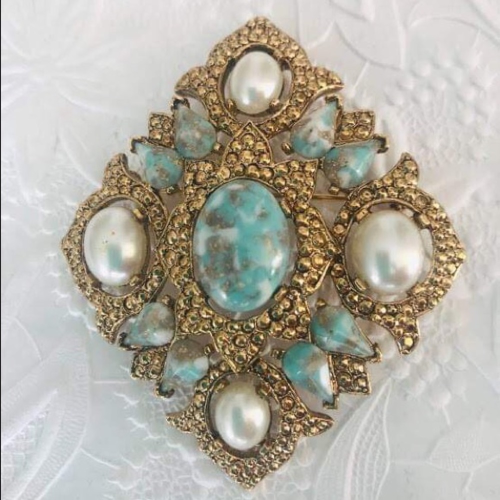 Sarah Coventry Brooch In Faux Pearl And Turquoise - Gem